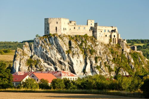 Hrad Beckov a zámek Bojnice - Bontour